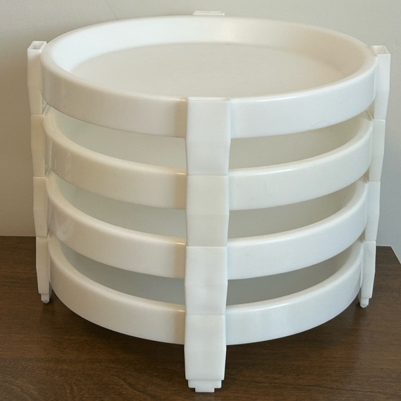 Tupperware | Dining | Set Of 4 Tupperware Dividearack Pie Cupcake ...